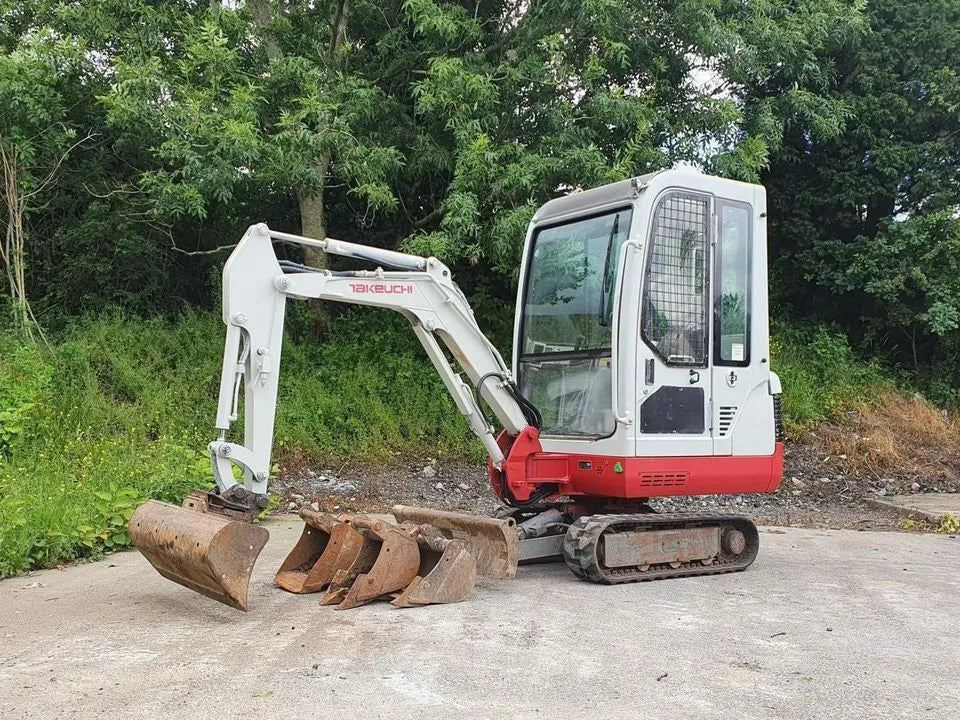 Mini pelle TAKEUCHI TB014 / 1,5 TONNES / – Total Remorques